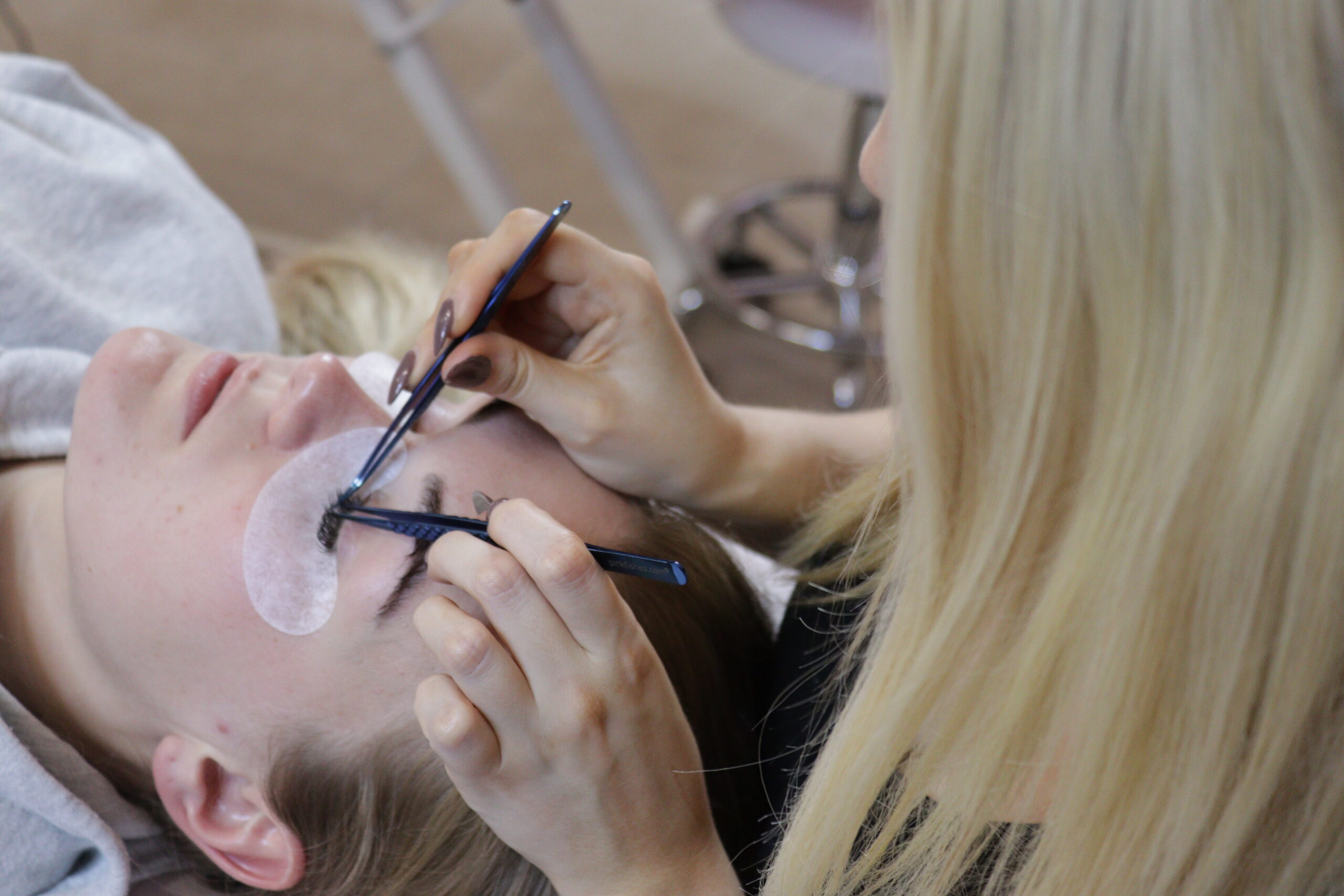 What Qualifications Do I Need to Become a Lash Technician? - Pinkfishes ...
